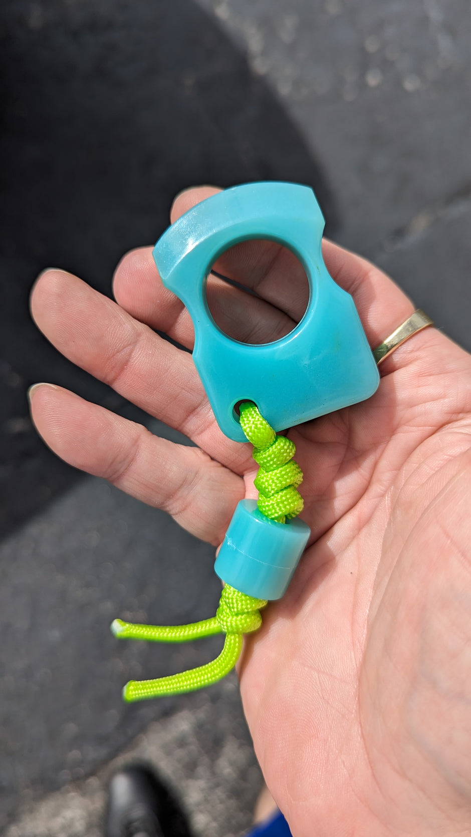 BRASS KNUCKLES – LIGHTNING OTF KNIVES