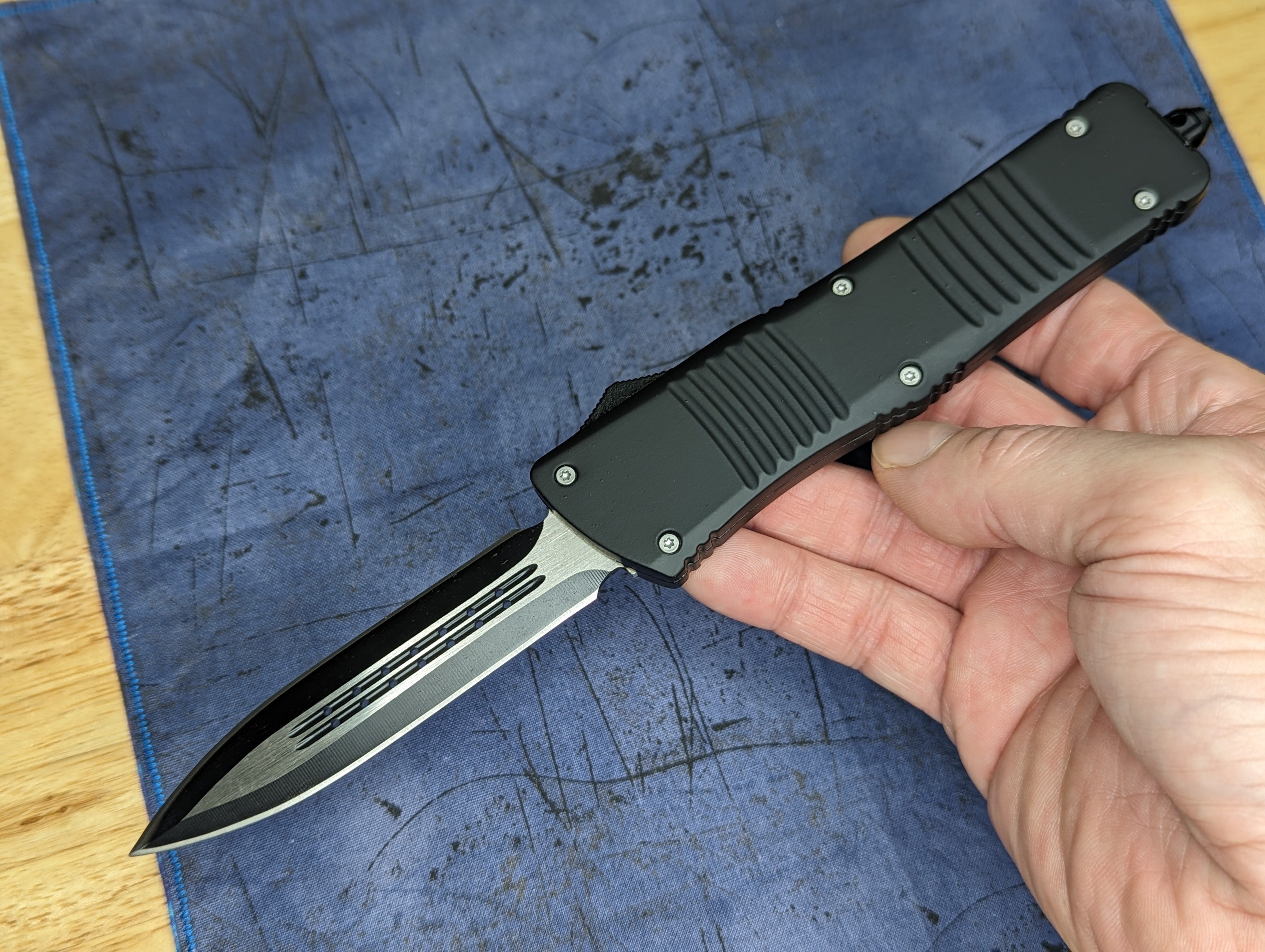9.5" XL BLACK TACTICAL D/E OTF AUTOMATIC KNIFE – LIGHTNING OTF KNIVES
