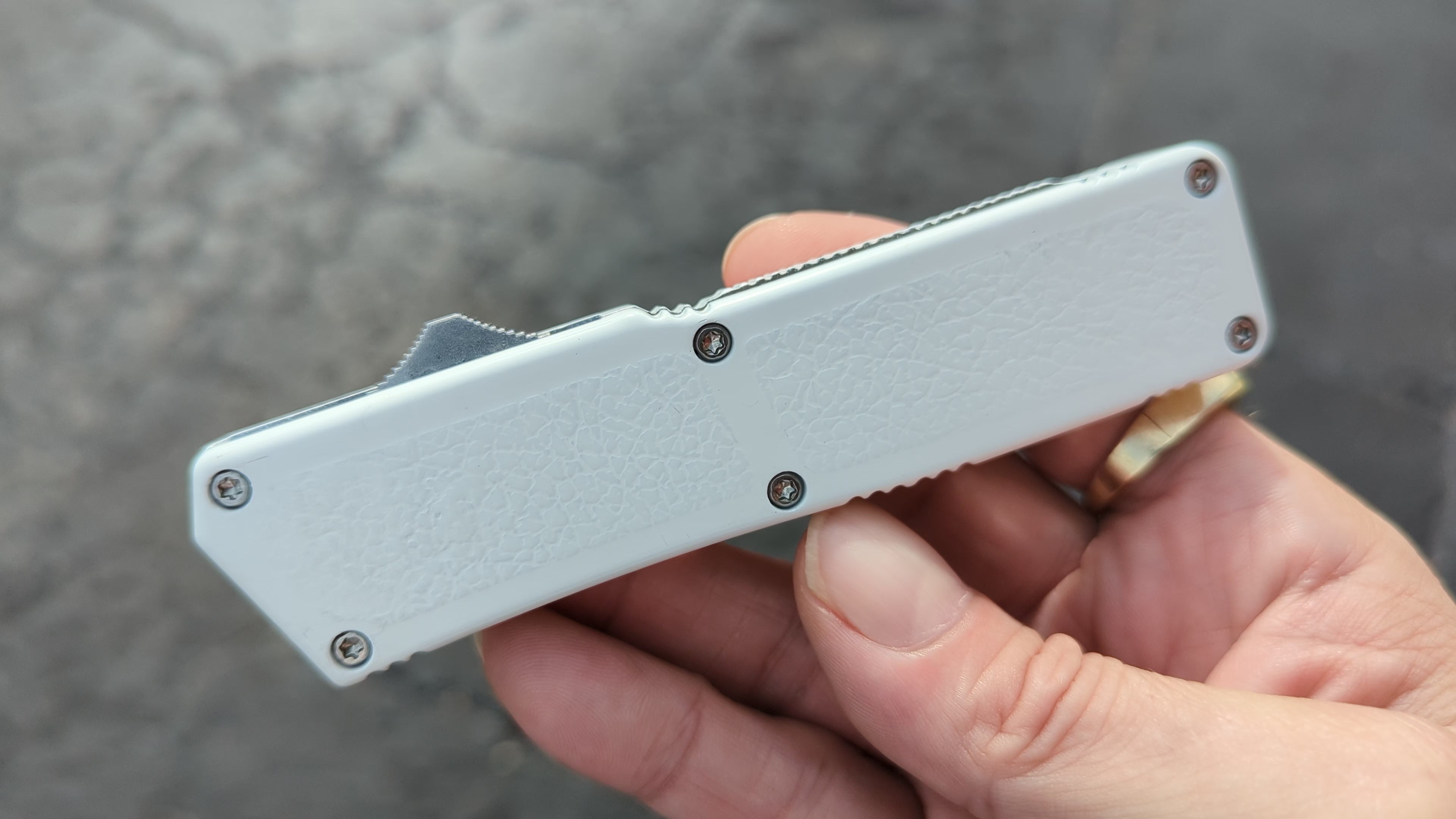 TAIWAN LIGHTNING OTF PLAIN EDGE DROP POINT WHITE – LIGHTNING OTF KNIVES