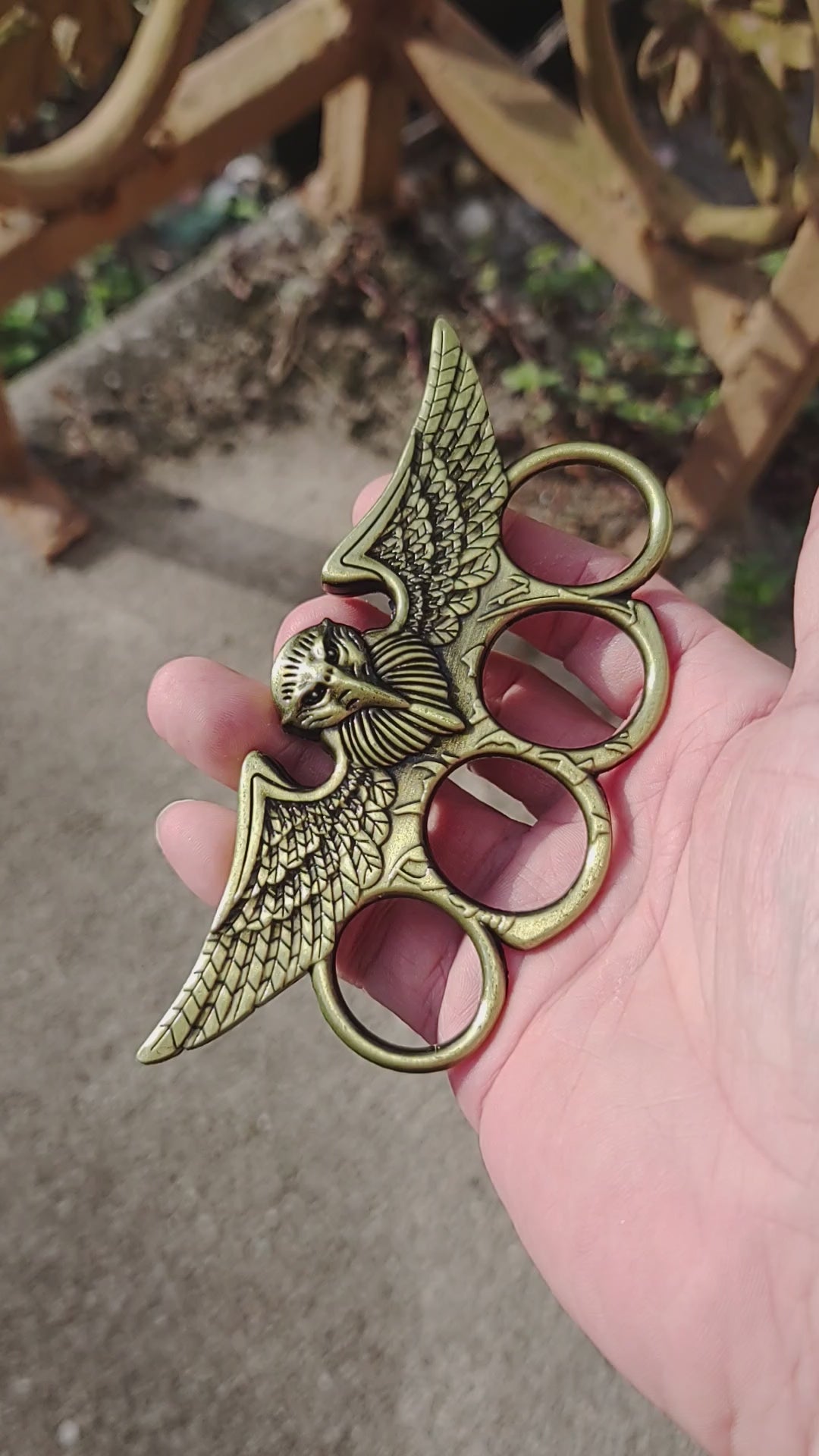 BRASS KNUCKLES & KNUCKLE DUSTERS – LIGHTNING OTF KNIVES