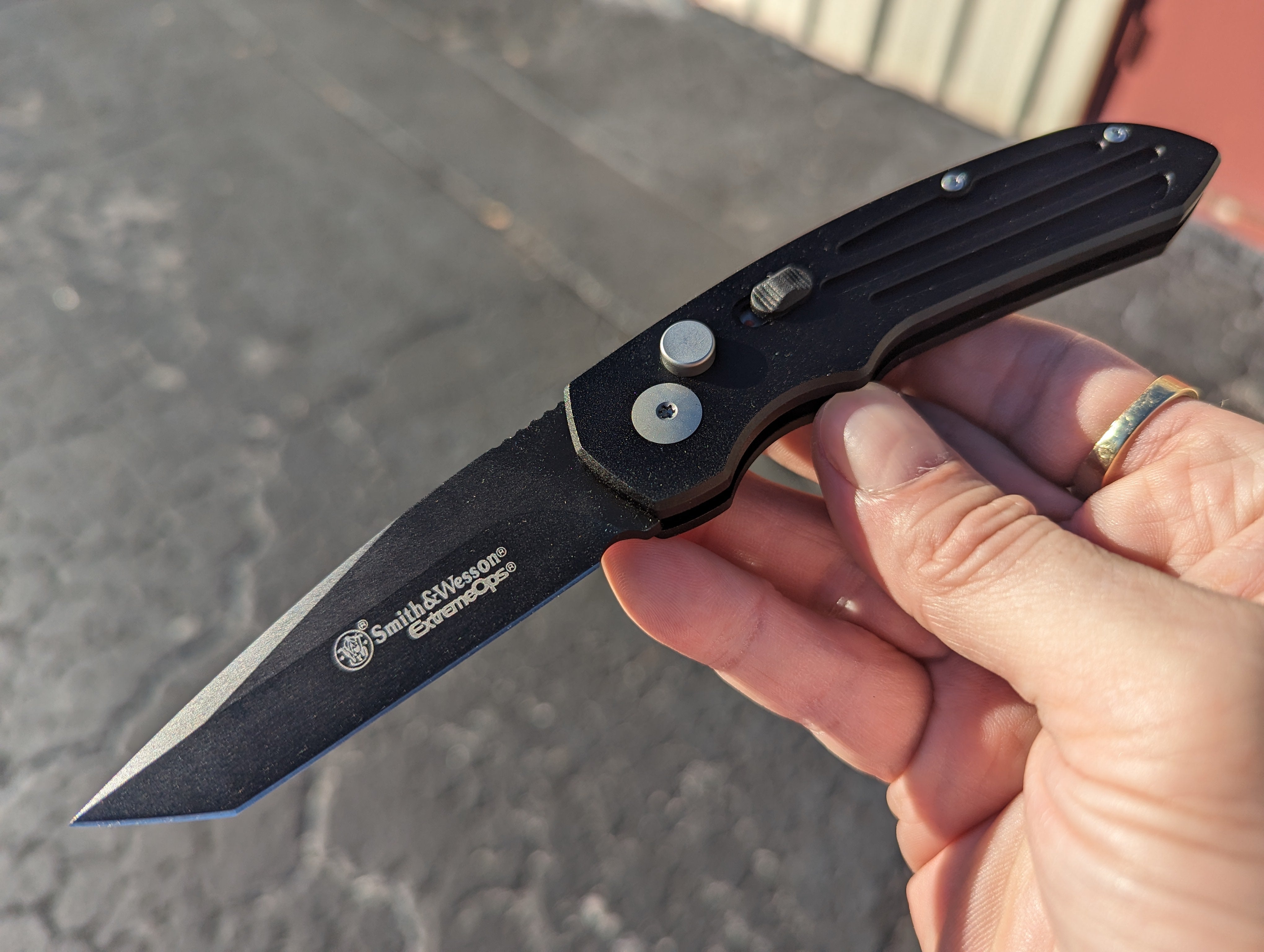 SW50BT SMITH & WESSON EXTREME OPS AUTOMATIC KNIFE – LIGHTNING OTF KNIVES
