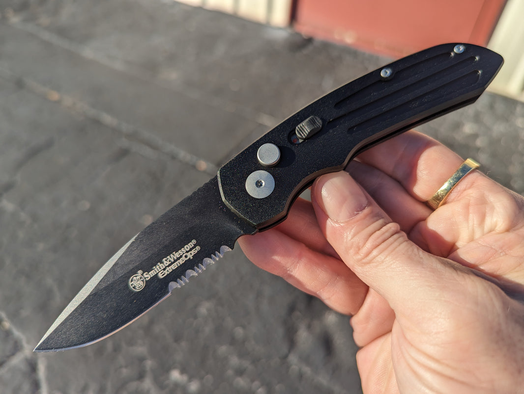 SMITH & WESSON AUTOMATIC KNIVES – LIGHTNING OTF KNIVES