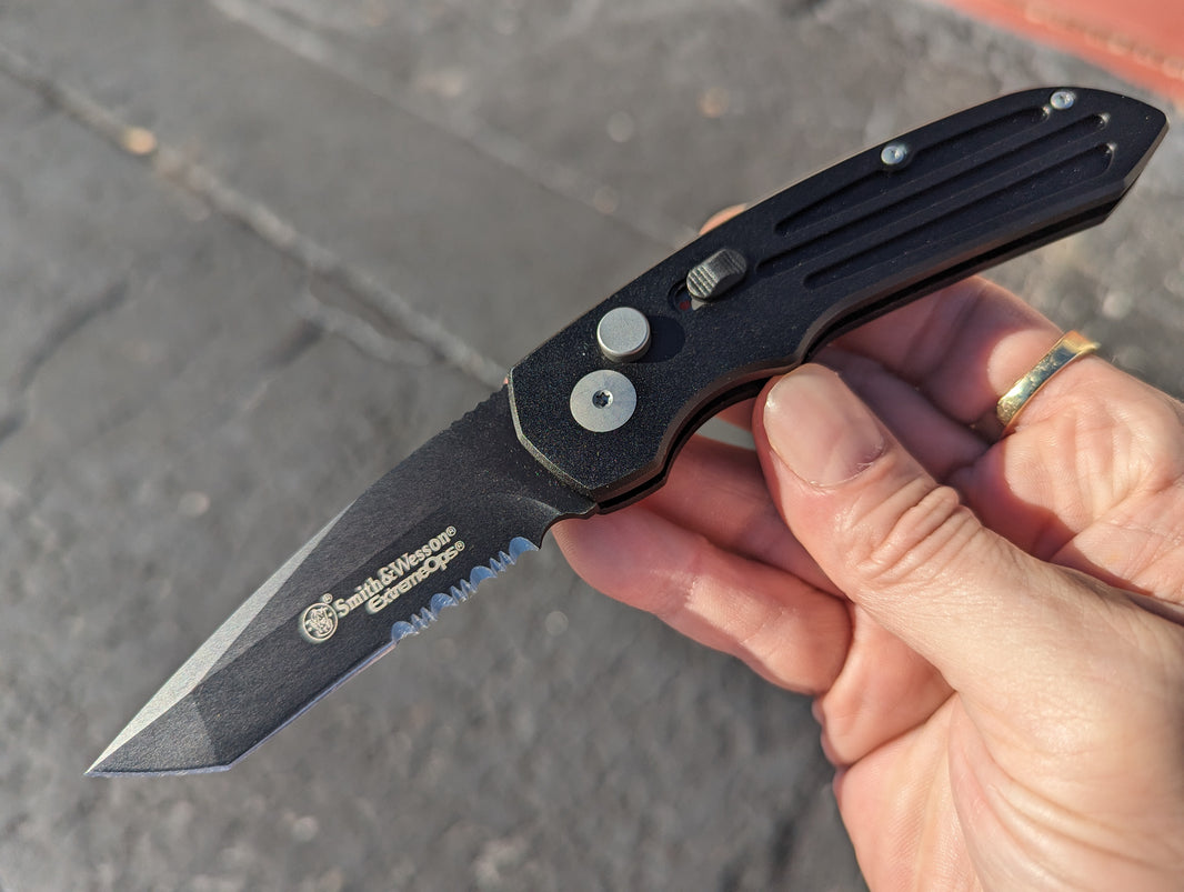 SMITH & WESSON AUTOMATIC KNIVES – LIGHTNING OTF KNIVES