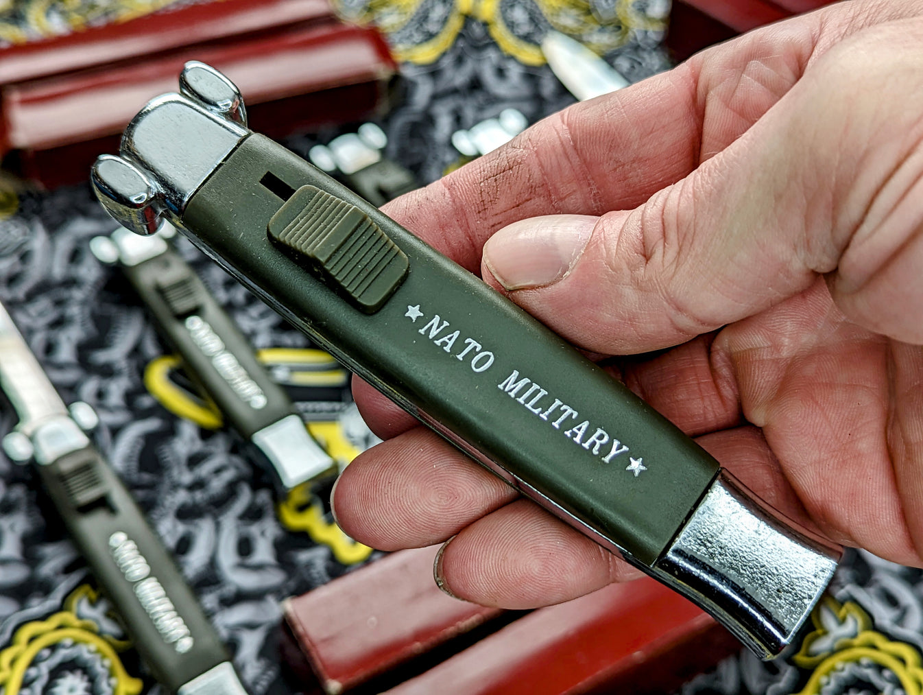 NOS VINTAGE NATO MILITARY OTF KNIFE GREEN/ CHROME – LIGHTNING OTF KNIVES