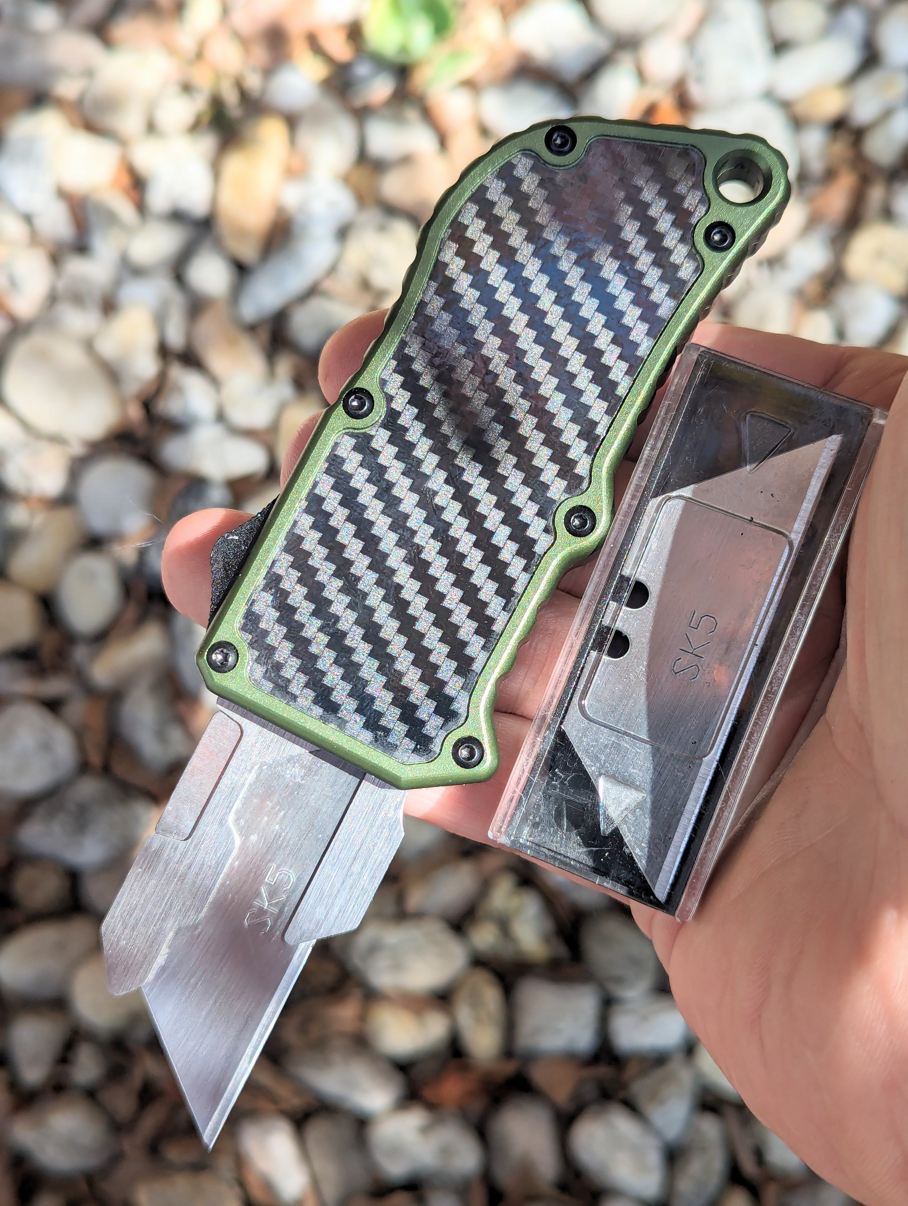 Green Carbon Fiber D/A Box Cutter OTF Knife – LIGHTNING OTF KNIVES